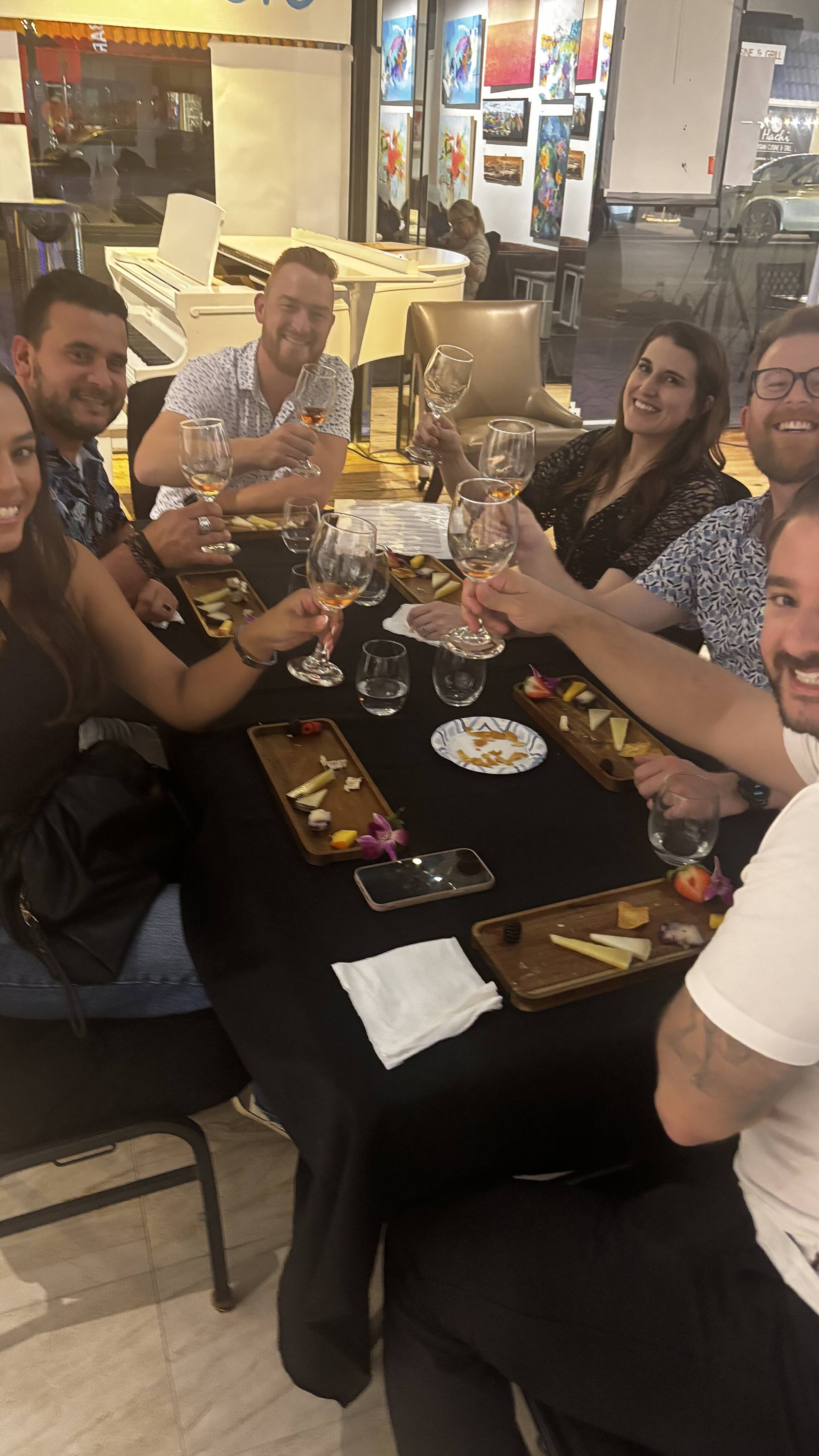 Wine bar/ Art Gallery/ Live Music Venue | Cugini main site